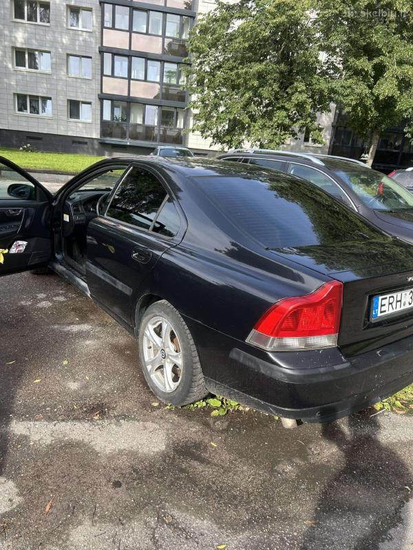 Melns Volvo S60 2003 Klaipėda, ar dzinēja tilpumu 2.40 L un nobraukumu 340 tūkst. km par 1500 €, foto 6 vietnē AUTOMOTO.COM.LV