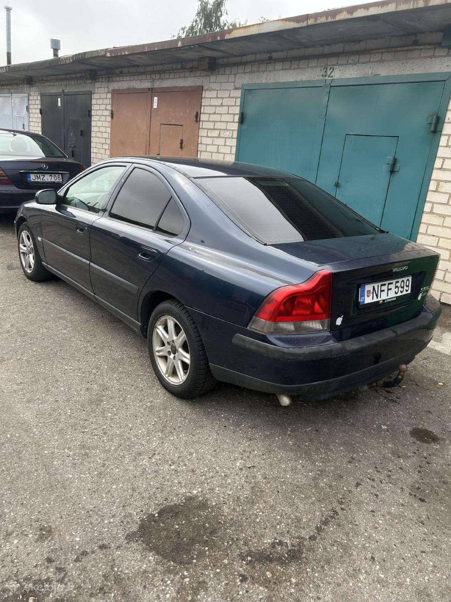 Melns Volvo S60 2003 Klaipėda, ar dzinēja tilpumu 2.40 L un nobraukumu 340 tūkst. km par 1500 €, foto 8 vietnē AUTOMOTO.COM.LV