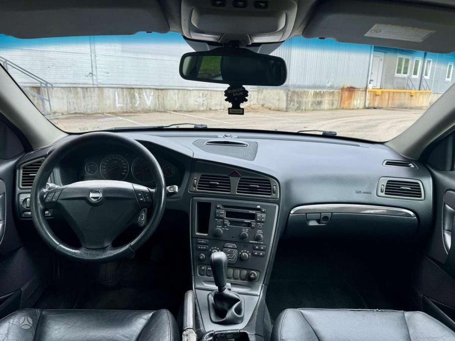 Melns Volvo S60 2003 Viļņa, ar dzinēja tilpumu 2.40 L un nobraukumu 320 tūkst. km par 1700 €, foto 8 vietnē AUTOMOTO.COM.LV