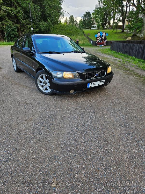 Black Volvo S60 2003 in Torva, with an engine capacity of 2.40 L and mileage of 486 thousand km for 2700 €, photo 1 on AUTOMOTO.COM.LV