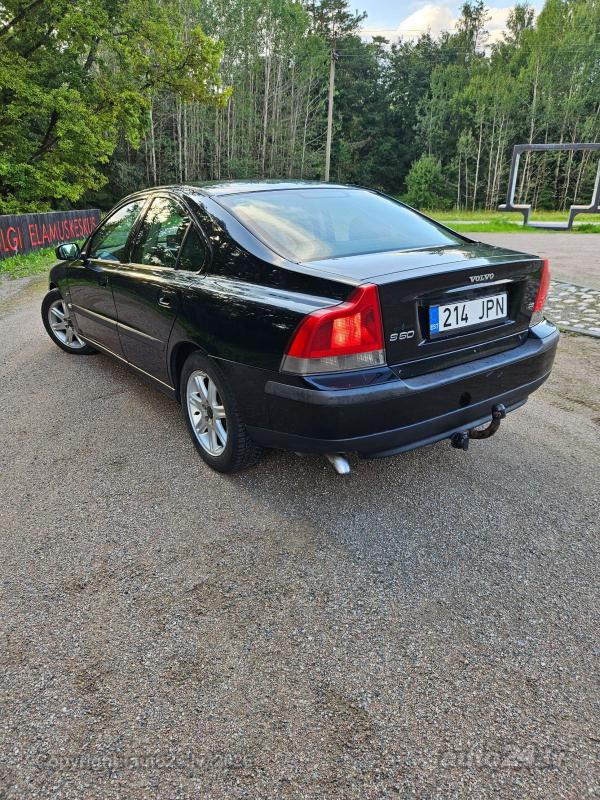 Black Volvo S60 2003 in Torva, with an engine capacity of 2.40 L and mileage of 486 thousand km for 2700 €, photo 2 on AUTOMOTO.COM.LV
