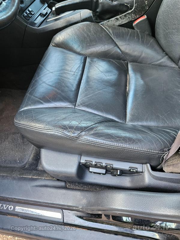 Black Volvo S60 2003 in Torva, with an engine capacity of 2.40 L and mileage of 486 thousand km for 2700 €, photo 7 on AUTOMOTO.COM.LV