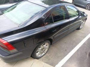 Black Volvo S60 2003 in Vilnius, with an engine capacity of 2.40 L and mileage of 367 thousand km for 1150 €, photo 5 on AUTOMOTO.COM.LV