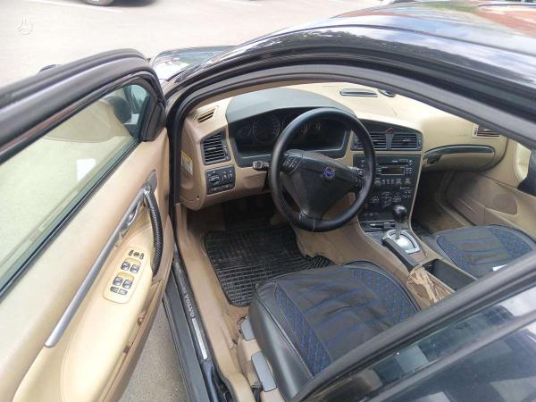 Black Volvo S60 2003 in Vilnius, with an engine capacity of 2.40 L and mileage of 367 thousand km for 1150 €, photo 6 on AUTOMOTO.COM.LV