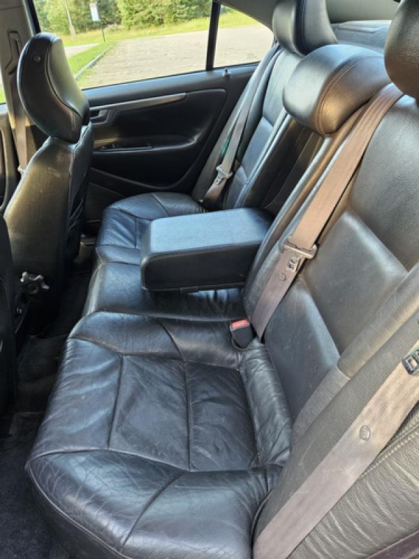 Melns Volvo S60 2003 Terva, ar dzinēja tilpumu 2.40 L un nobraukumu 485 tūkst. km par 2700 €, foto 7 vietnē AUTOMOTO.COM.LV