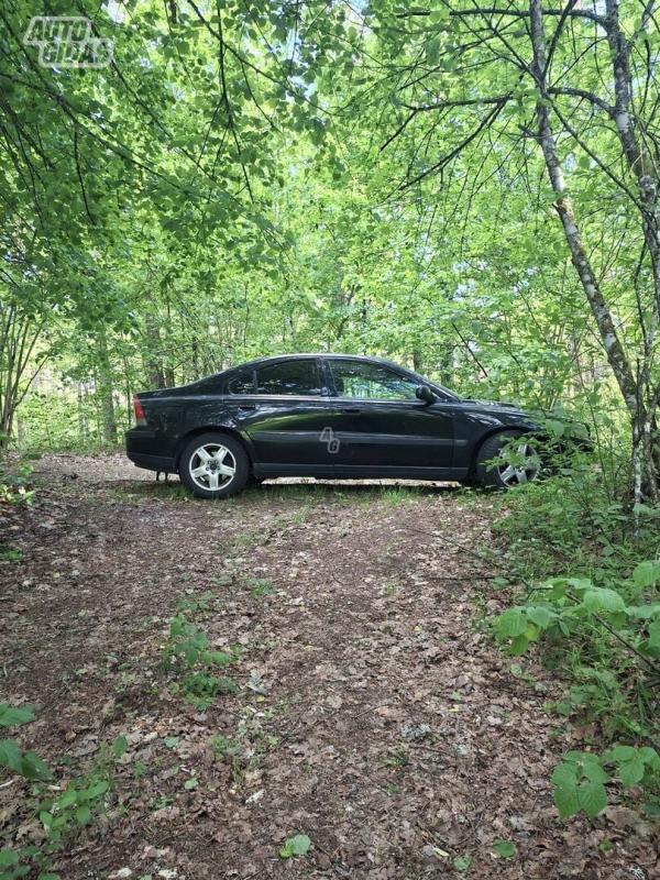 Black Volvo S60 2003 in Trakai, with an engine capacity of 2.40 L and mileage of 340 thousand km for 2430 €, photo 1 on AUTOMOTO.COM.LV
