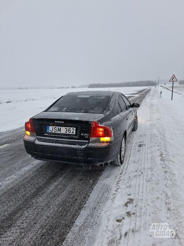 Black Volvo S60 2003 in Trakai, with an engine capacity of 2.40 L and mileage of 340 thousand km for 2430 €, photo 3 on AUTOMOTO.COM.LV