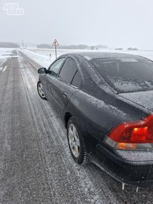 Black Volvo S60 2003 in Trakai, with an engine capacity of 2.40 L and mileage of 340 thousand km for 2430 €, photo 7 on AUTOMOTO.COM.LV