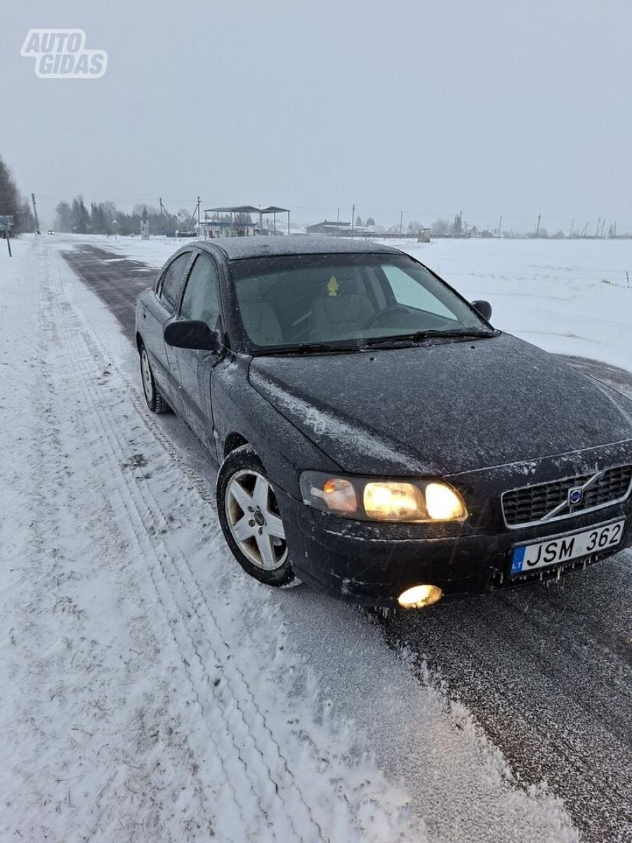 Black Volvo S60 2003 in Trakai, with an engine capacity of 2.40 L and mileage of 340 thousand km for 2430 €, photo 10 on AUTOMOTO.COM.LV