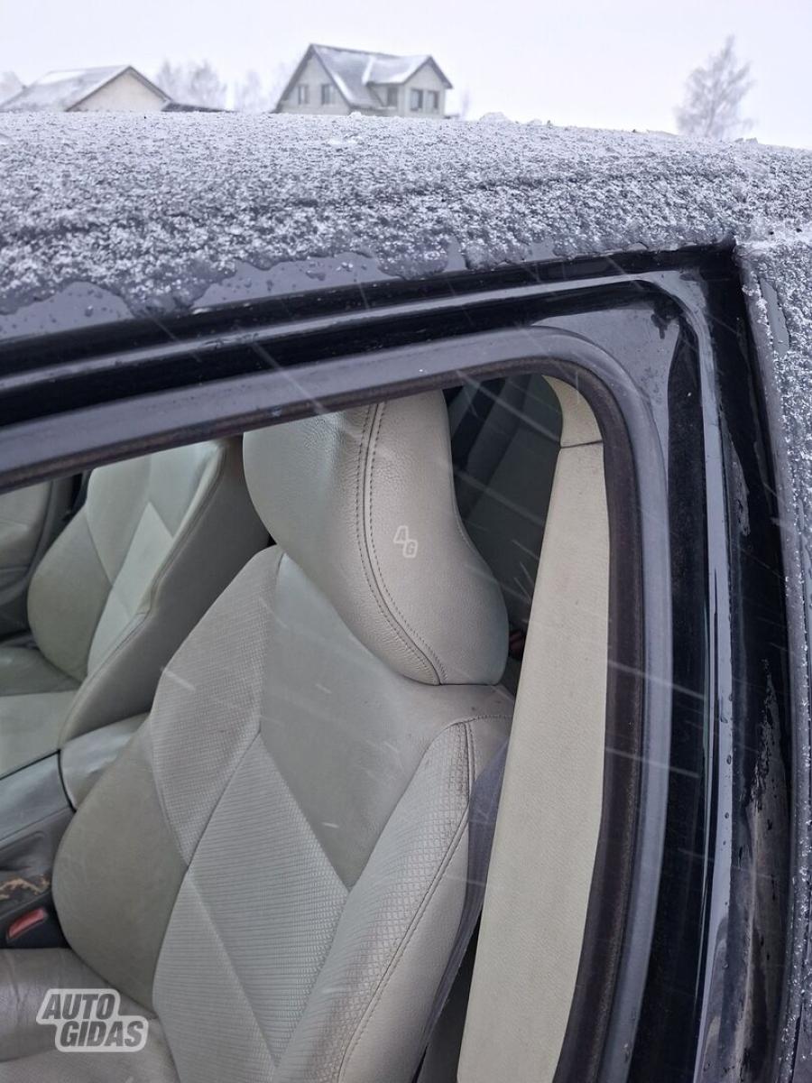Black Volvo S60 2003 in Trakai, with an engine capacity of 2.40 L and mileage of 340 thousand km for 2430 €, photo 16 on AUTOMOTO.COM.LV