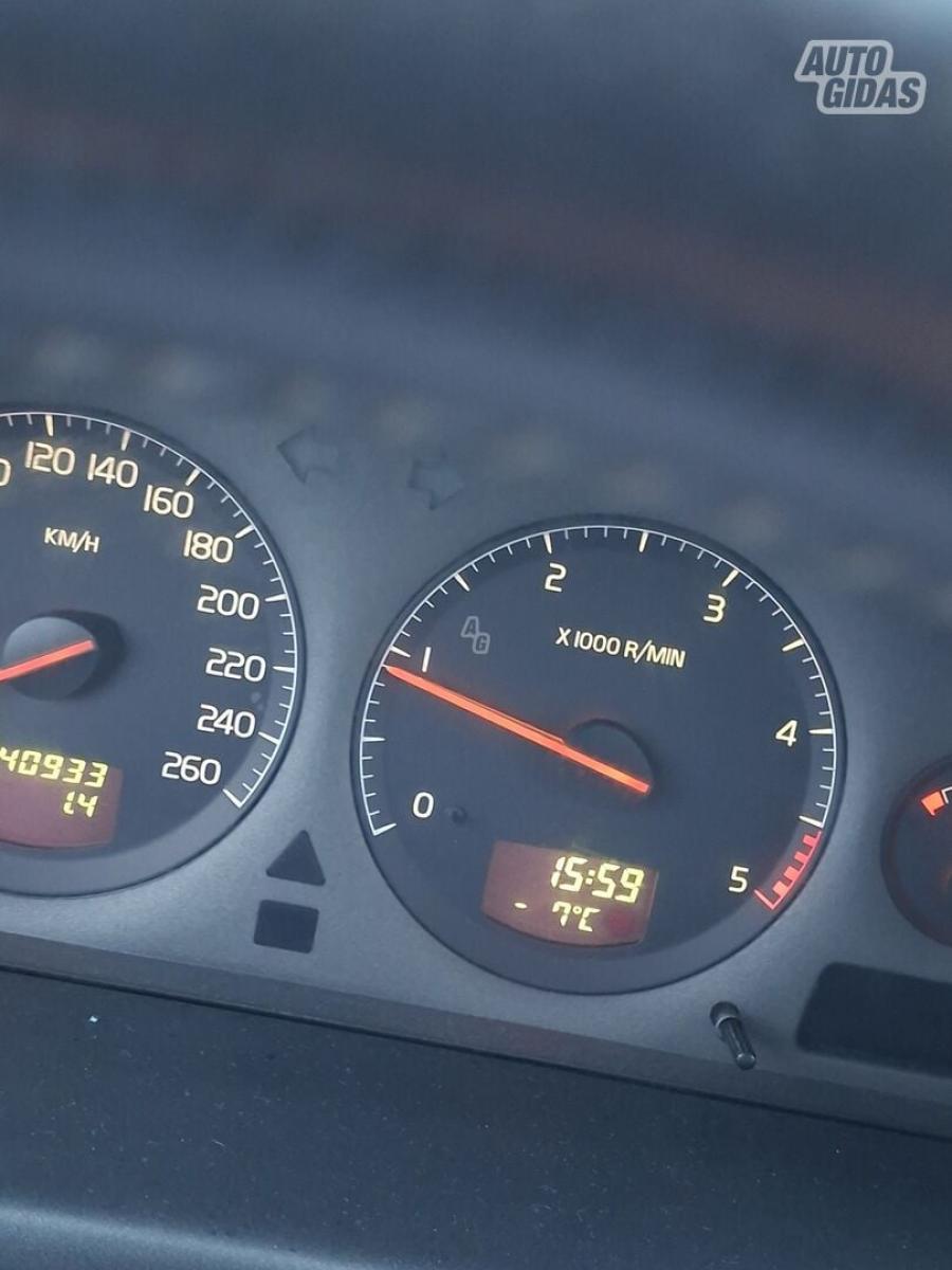 Black Volvo S60 2003 in Trakai, with an engine capacity of 2.40 L and mileage of 340 thousand km for 2430 €, photo 23 on AUTOMOTO.COM.LV