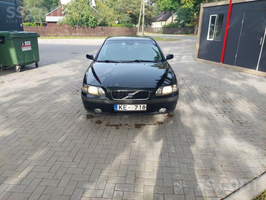 Black Volvo S60 2003 in Riga, with an engine capacity of 2.40 L and mileage of 298 thousand km for 2000 €, photo 3 on AUTOMOTO.COM.LV