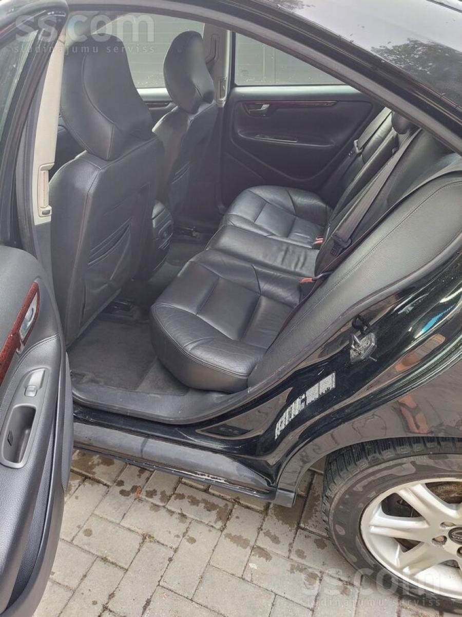 Black Volvo S60 2003 in Riga, with an engine capacity of 2.40 L and mileage of 298 thousand km for 2000 €, photo 4 on AUTOMOTO.COM.LV