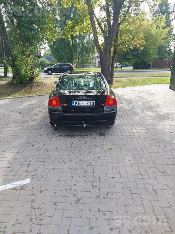 Melns Volvo S60 2003 Rīga, ar dzinēja tilpumu 2.40 L un nobraukumu 298 tūkst. km par 1500 €, foto 4 vietnē AUTOMOTO.COM.LV