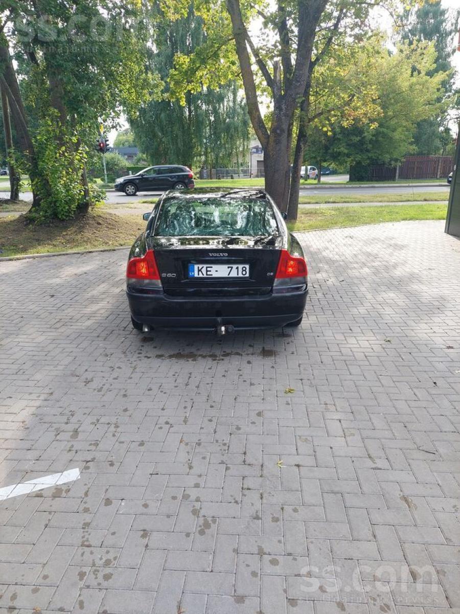 Melns Volvo S60 2003 Rīga, ar dzinēja tilpumu 2.40 L un nobraukumu 298 tūkst. km par 980 €, foto 5 vietnē AUTOMOTO.COM.LV
