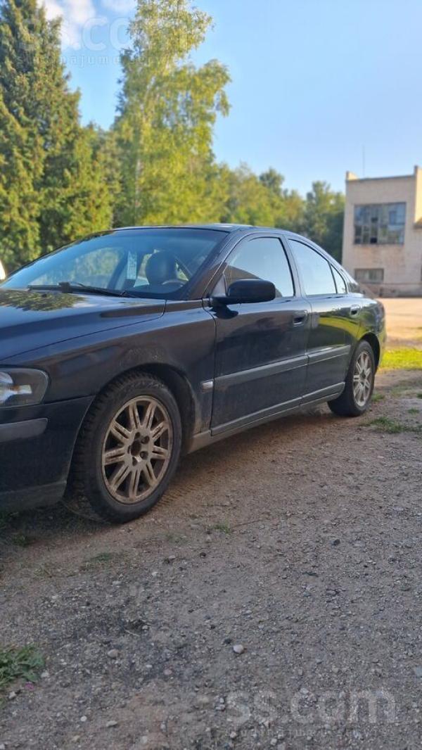 Melns Volvo S60 2003 Balvi, ar dzinēja tilpumu 2.40 L un nobraukumu 526 tūkst. km par 1250 €, foto 4 vietnē AUTOMOTO.COM.LV