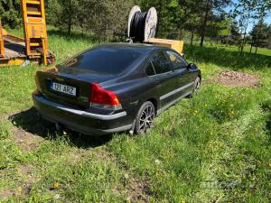 Black Volvo S60 2003 in Tallinn, with an engine capacity of 2.52 L and mileage of 0 thousand km for 450 €, photo  on AUTOMOTO.COM.LV