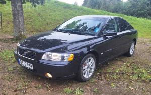 Melns Volvo S60 2003 Cēsis, ar dzinēja tilpumu 2.40 L un nobraukumu 448 tūkst. km par 1150 €, foto  vietnē AUTOMOTO.COM.LV