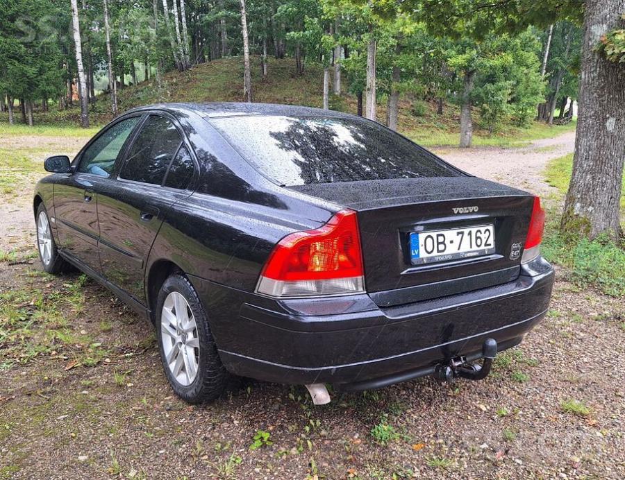 Melns Volvo S60 2003 Cēsis, ar dzinēja tilpumu 2.40 L un nobraukumu 448 tūkst. km par 1150 €, foto 3 vietnē AUTOMOTO.COM.LV