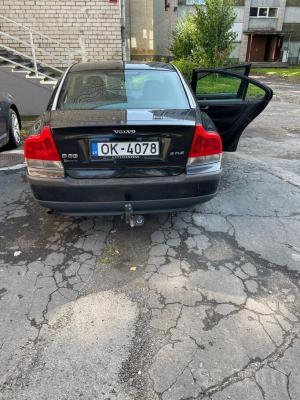 Black Volvo S60 2003 in Jelgava, with an engine capacity of 2.40 L and mileage of 229 thousand km for 1300 €, photo 7 on AUTOMOTO.COM.LV