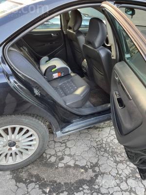 Black Volvo S60 2003 in Jelgava, with an engine capacity of 2.40 L and mileage of 229 thousand km for 1300 €, photo 8 on AUTOMOTO.COM.LV