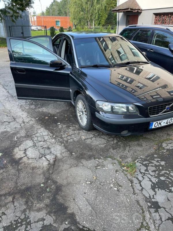 Melns Volvo S60 2003 Jelgava, ar dzinēja tilpumu 2.40 L un nobraukumu 229 tūkst. km par 1300 €, foto 3 vietnē AUTOMOTO.COM.LV