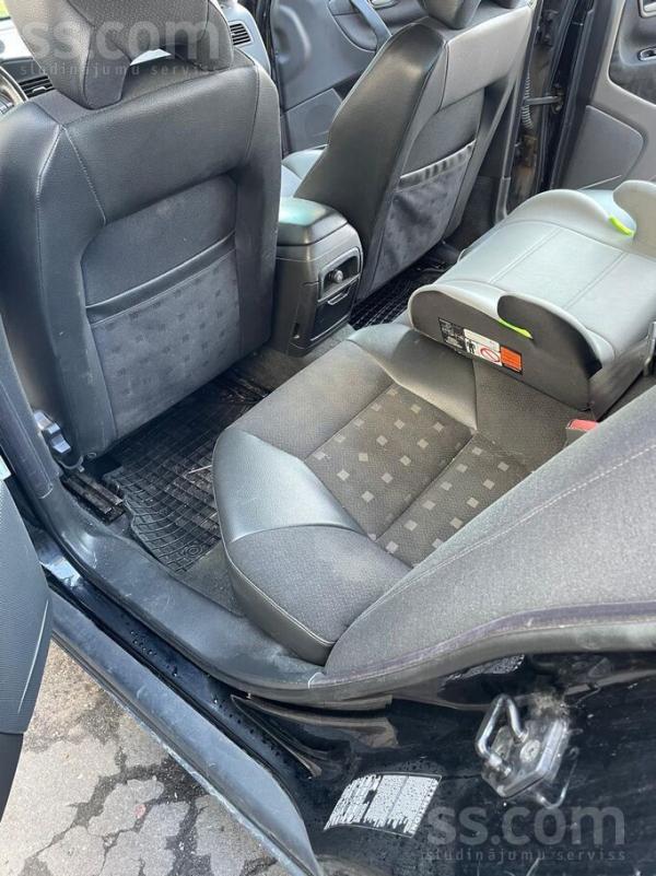 Melns Volvo S60 2003 Jelgava, ar dzinēja tilpumu 2.40 L un nobraukumu 229 tūkst. km par 1300 €, foto 6 vietnē AUTOMOTO.COM.LV