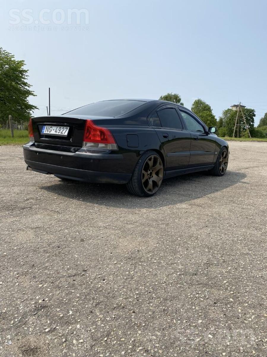 Melns Volvo S60 2004 Saldus, ar dzinēja tilpumu 2.40 L un nobraukumu 337 tūkst. km par 3600 €, foto 3 vietnē AUTOMOTO.COM.LV