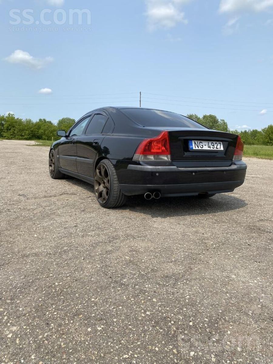 Melns Volvo S60 2004 Saldus, ar dzinēja tilpumu 2.40 L un nobraukumu 337 tūkst. km par 3600 €, foto 4 vietnē AUTOMOTO.COM.LV