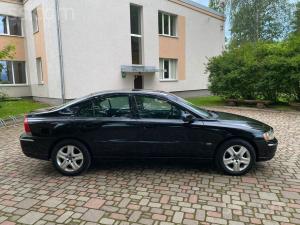 Melns Volvo S60 2004 Jelgava, ar dzinēja tilpumu 2.40 L un nobraukumu 424 tūkst. km par 1850 €, foto 5 vietnē AUTOMOTO.COM.LV