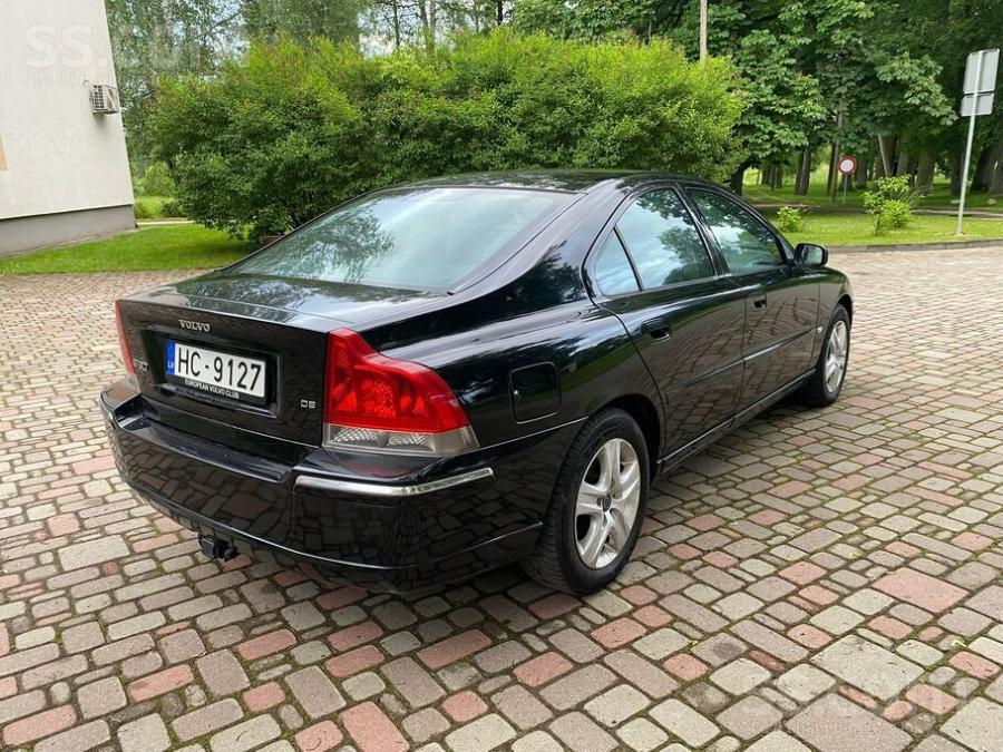 Melns Volvo S60 2004 Jelgava, ar dzinēja tilpumu 2.40 L un nobraukumu 424 tūkst. km par 1850 €, foto 7 vietnē AUTOMOTO.COM.LV