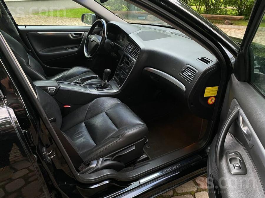 Melns Volvo S60 2004 Jelgava, ar dzinēja tilpumu 2.40 L un nobraukumu 424 tūkst. km par 1850 €, foto 14 vietnē AUTOMOTO.COM.LV