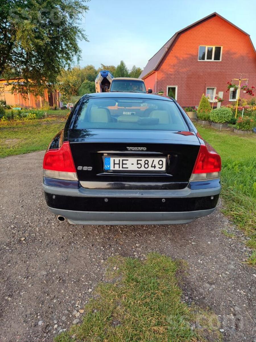 Melns Volvo S60 2004 Ludza, ar dzinēja tilpumu 2.40 L un nobraukumu 270 tūkst. km par 1300 €, foto 4 vietnē AUTOMOTO.COM.LV