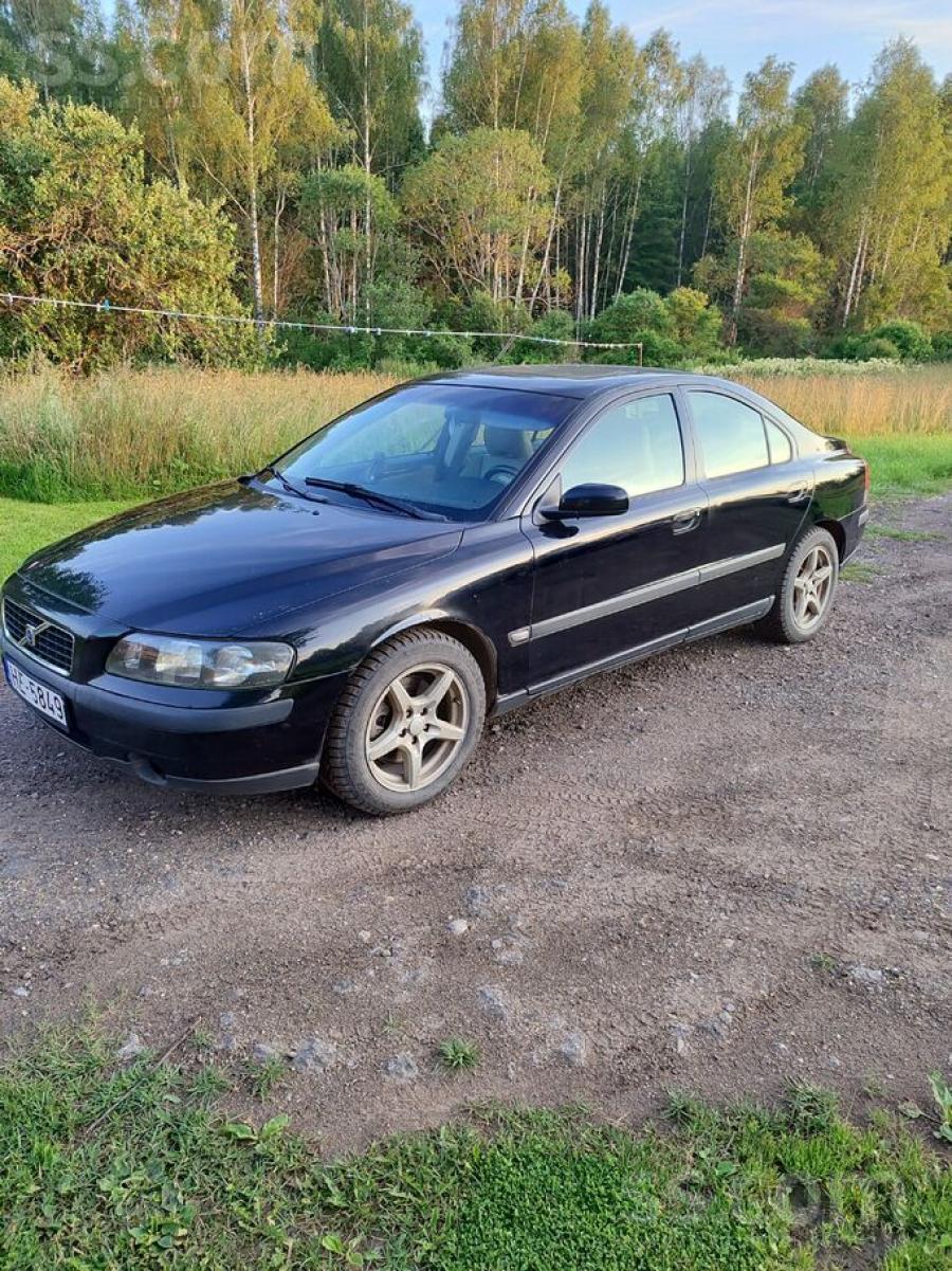 Melns Volvo S60 2004 Ludza, ar dzinēja tilpumu 2.40 L un nobraukumu 270 tūkst. km par 1300 €, foto 5 vietnē AUTOMOTO.COM.LV