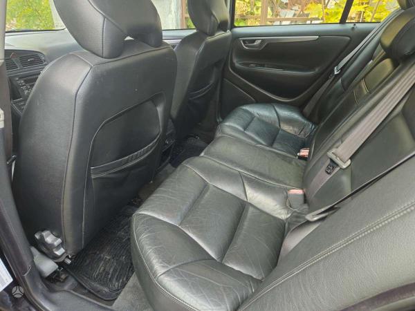 Melns Volvo S60 2004 Viļņa, ar dzinēja tilpumu 2.40 L un nobraukumu 306 tūkst. km par 2800 €, foto 11 vietnē AUTOMOTO.COM.LV