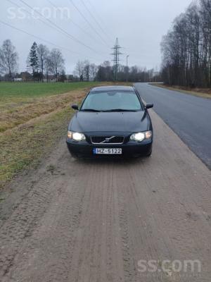Black Volvo S60 2004 in Aizkraukle, with an engine capacity of 2.40 L and mileage of 459 thousand km for 2750 €, photo 5 on AUTOMOTO.COM.LV