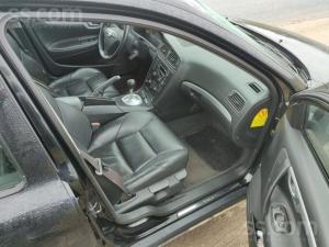 Black Volvo S60 2004 in Aizkraukle, with an engine capacity of 2.40 L and mileage of 459 thousand km for 2750 €, photo 8 on AUTOMOTO.COM.LV