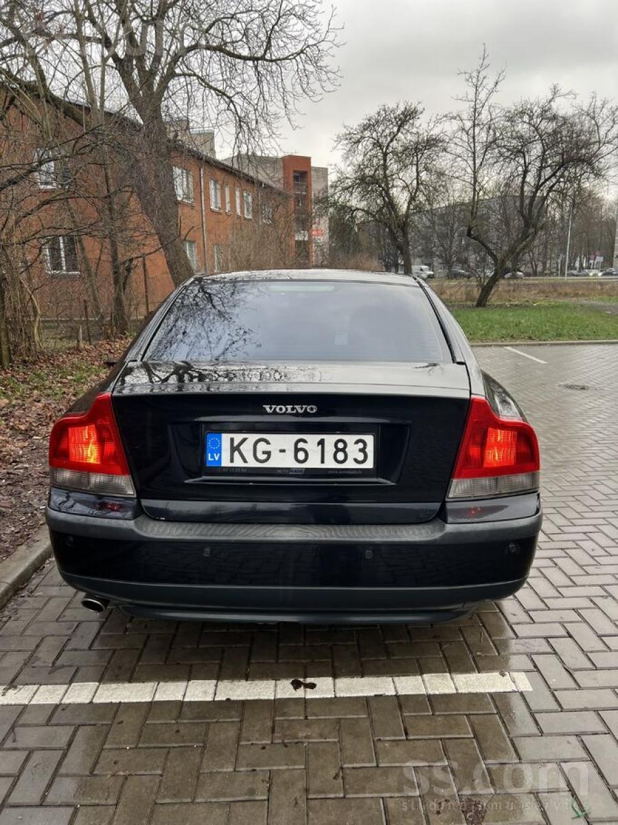 Black Volvo S60 2004 in Riga, with an engine capacity of 2.40 L and mileage of 305 thousand km for 3000 €, photo 2 on AUTOMOTO.COM.LV