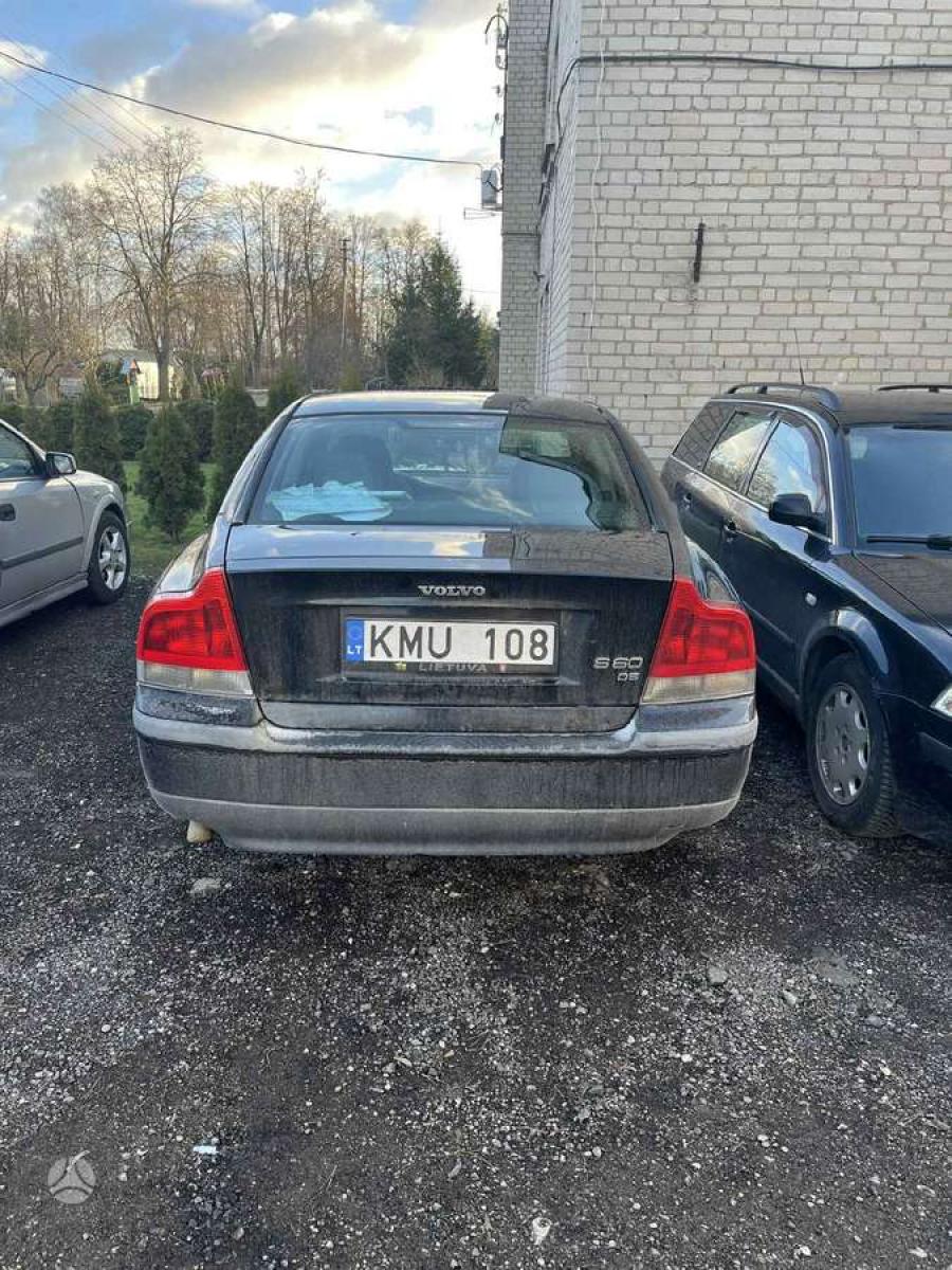 Black Volvo S60 2004 in Marijampole, with an engine capacity of 2.40 L and mileage of 369 thousand km for 1450 €, photo 2 on AUTOMOTO.COM.LV