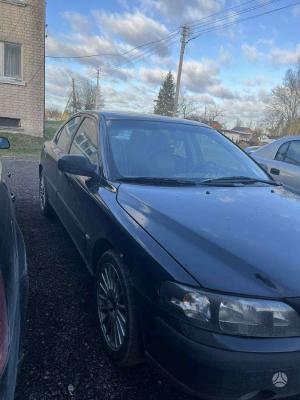 Black Volvo S60 2004 in Marijampole, with an engine capacity of 2.40 L and mileage of 369 thousand km for 1450 €, photo 3 on AUTOMOTO.COM.LV