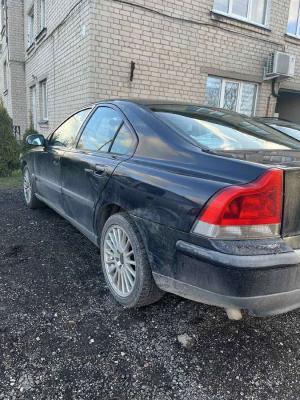 Black Volvo S60 2004 in Marijampole, with an engine capacity of 2.40 L and mileage of 369 thousand km for 1450 €, photo 4 on AUTOMOTO.COM.LV