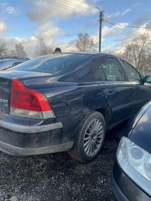 Black Volvo S60 2004 in Marijampole, with an engine capacity of 2.40 L and mileage of 369 thousand km for 1450 €, photo 5 on AUTOMOTO.COM.LV