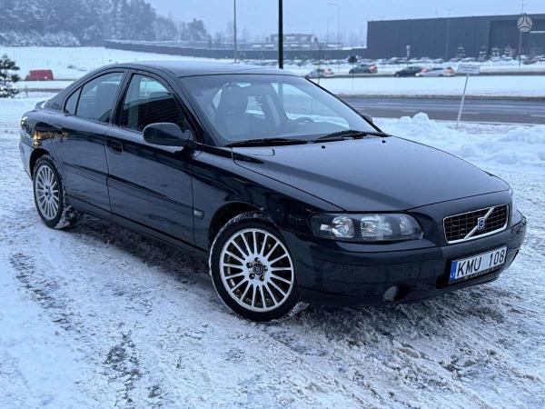 Melns Volvo S60 2004 Viļņa, ar dzinēja tilpumu 2.40 L un nobraukumu 359 tūkst. km par 1600 €, foto 2 vietnē AUTOMOTO.COM.LV