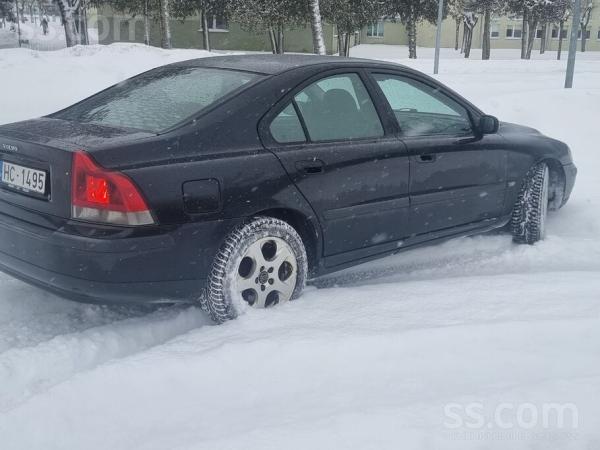 Black Volvo S60 2004 in Dobele, with an engine capacity of 2.40 L and mileage of 433 thousand km for 1900 €, photo 2 on AUTOMOTO.COM.LV
