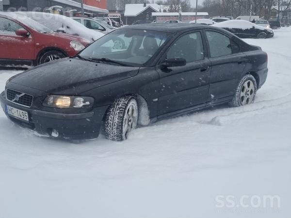 Black Volvo S60 2004 in Dobele, with an engine capacity of 2.40 L and mileage of 433 thousand km for 1900 €, photo 4 on AUTOMOTO.COM.LV