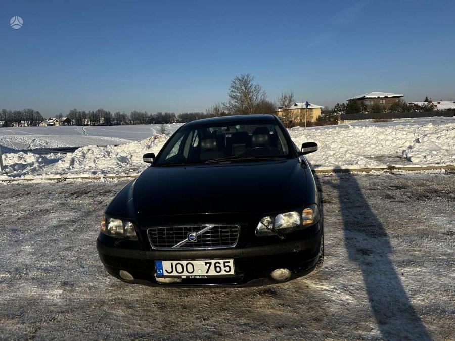 Melns Volvo S60 2004 Viļņa, ar dzinēja tilpumu 2.52 L un nobraukumu 340 tūkst. km par 1350 €, foto 1 vietnē AUTOMOTO.COM.LV