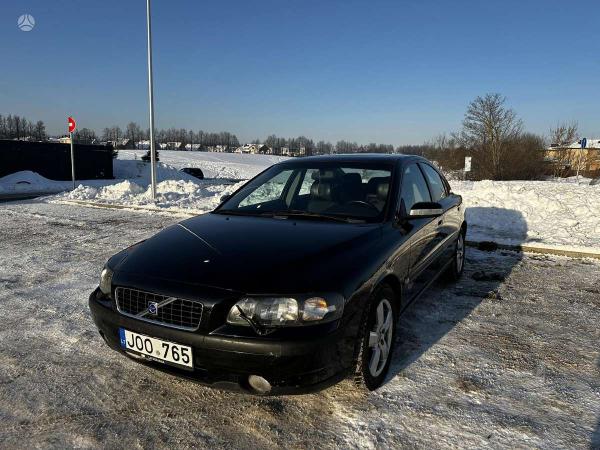 Black Volvo S60 2004 in Vilnius, with an engine capacity of 2.52 L and mileage of 340 thousand km for 1350 €, photo 2 on AUTOMOTO.COM.LV