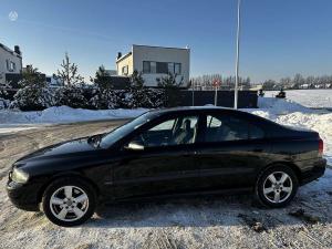 Melns Volvo S60 2004 Viļņa, ar dzinēja tilpumu 2.52 L un nobraukumu 340 tūkst. km par 1350 €, foto 3 vietnē AUTOMOTO.COM.LV