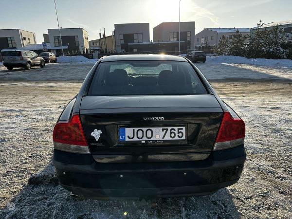 Black Volvo S60 2004 in Vilnius, with an engine capacity of 2.52 L and mileage of 340 thousand km for 1350 €, photo 5 on AUTOMOTO.COM.LV