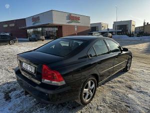Melns Volvo S60 2004 Viļņa, ar dzinēja tilpumu 2.52 L un nobraukumu 340 tūkst. km par 1350 €, foto 6 vietnē AUTOMOTO.COM.LV